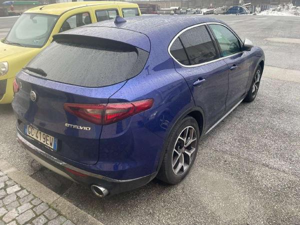 Zils Alfa Romeo Stelvio 2020 Viļņa, ar dzinēja tilpumu 2.14 L un nobraukumu 276 tūkst. km par 7700 €, foto 3 vietnē AUTOMOTO.COM.LV