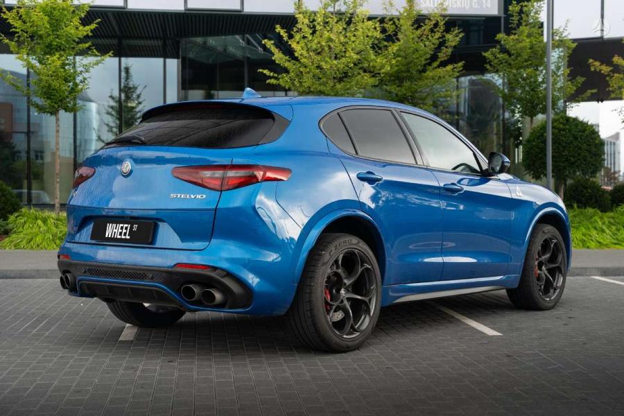 Blue Alfa Romeo Stelvio 2020 in Vilnius, with an engine capacity of 2.89 L and mileage of 33 thousand km for 46000 €, photo 7 on AUTOMOTO.COM.LV