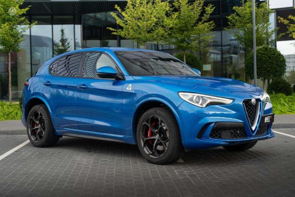 Blue Alfa Romeo Stelvio 2020 in Vilnius, with an engine capacity of 2.89 L and mileage of 33 thousand km for 46000 €, photo 9 on AUTOMOTO.COM.LV