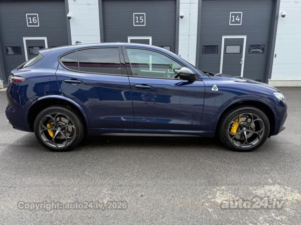Blue Alfa Romeo Stelvio 2020 in Tallinn, with an engine capacity of 2.90 L and mileage of 62 thousand km for 45900 €, photo 5 on AUTOMOTO.COM.LV