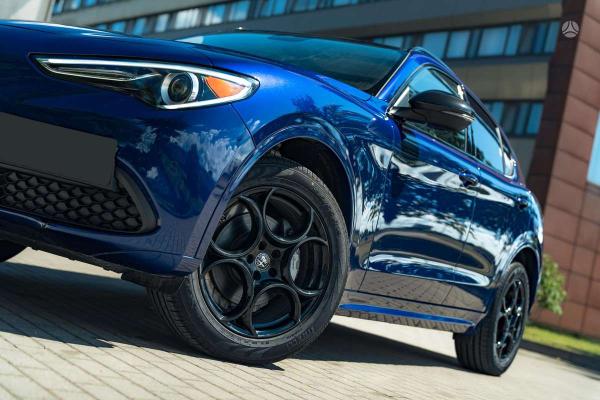 Blue Alfa Romeo Stelvio 2021 in Klaipeda, with an engine capacity of 2.00 L and mileage of 13 thousand km for 29990 €, photo 6 on AUTOMOTO.COM.LV