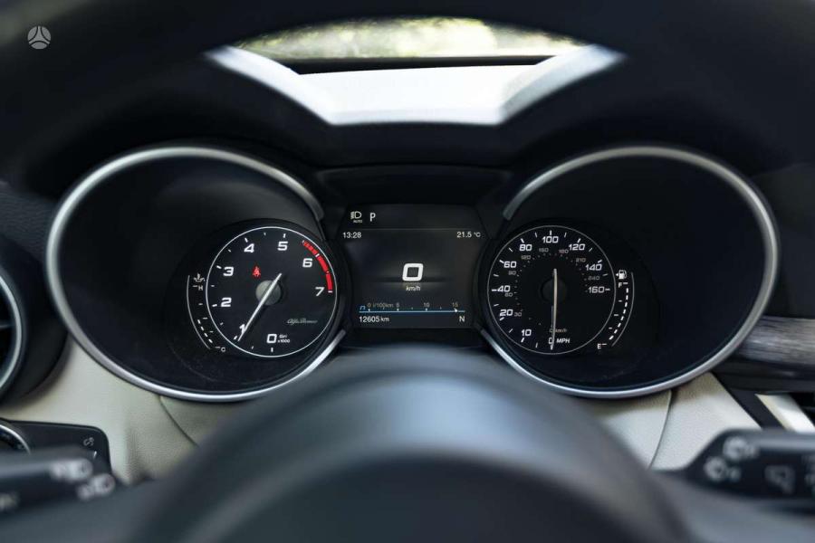 Zils Alfa Romeo Stelvio 2021 Klaipėda, ar dzinēja tilpumu 2.00 L un nobraukumu 13 tūkst. km par 29990 €, foto 24 vietnē AUTOMOTO.COM.LV