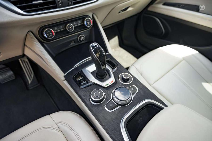 Zils Alfa Romeo Stelvio 2021 Klaipėda, ar dzinēja tilpumu 2.00 L un nobraukumu 13 tūkst. km par 29990 €, foto 28 vietnē AUTOMOTO.COM.LV