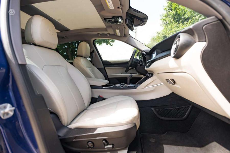 Zils Alfa Romeo Stelvio 2021 Klaipėda, ar dzinēja tilpumu 2.00 L un nobraukumu 13 tūkst. km par 29990 €, foto 32 vietnē AUTOMOTO.COM.LV