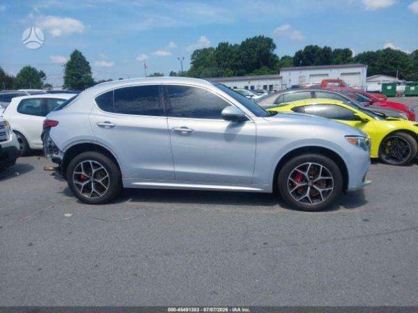 Альфа Ромео Стелвио 2021 в Клайпеда на AUTOMOTO.COM.LV Синий Альфа Ромео Стелвио 2021 в Клайпеда, объемом двигателя 2.00 л и пробегом 89 тыс. км за 12100 €, фото 4 на AUTOMOTO.COM.LV