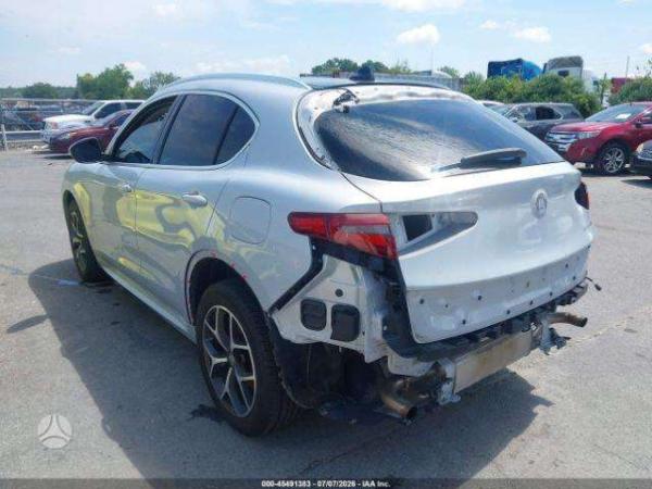 Альфа Ромео Стелвио 2021 в Клайпеда на AUTOMOTO.COM.LV Синий Альфа Ромео Стелвио 2021 в Клайпеда, объемом двигателя 2.00 л и пробегом 89 тыс. км за 12100 €, фото 8 на AUTOMOTO.COM.LV