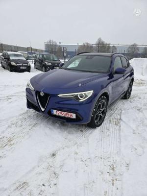 Zils Alfa Romeo Stelvio 2023 Alīta, ar dzinēja tilpumu 2.00 L un nobraukumu 13 tūkst. km par 30999 €, foto  vietnē AUTOMOTO.COM.LV