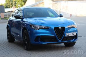 Blue Alfa Romeo Stelvio 2024 in Riga, with an engine capacity of 2.90 L and mileage of 40 thousand km for 68580 €, photo 4 on AUTOMOTO.COM.LV