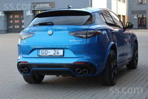 Blue Alfa Romeo Stelvio 2024 in Riga, with an engine capacity of 2.90 L and mileage of 40 thousand km for 68580 €, photo 6 on AUTOMOTO.COM.LV