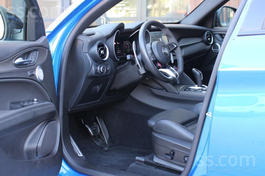 Blue Alfa Romeo Stelvio 2024 in Riga, with an engine capacity of 2.90 L and mileage of 40 thousand km for 68580 €, photo 8 on AUTOMOTO.COM.LV