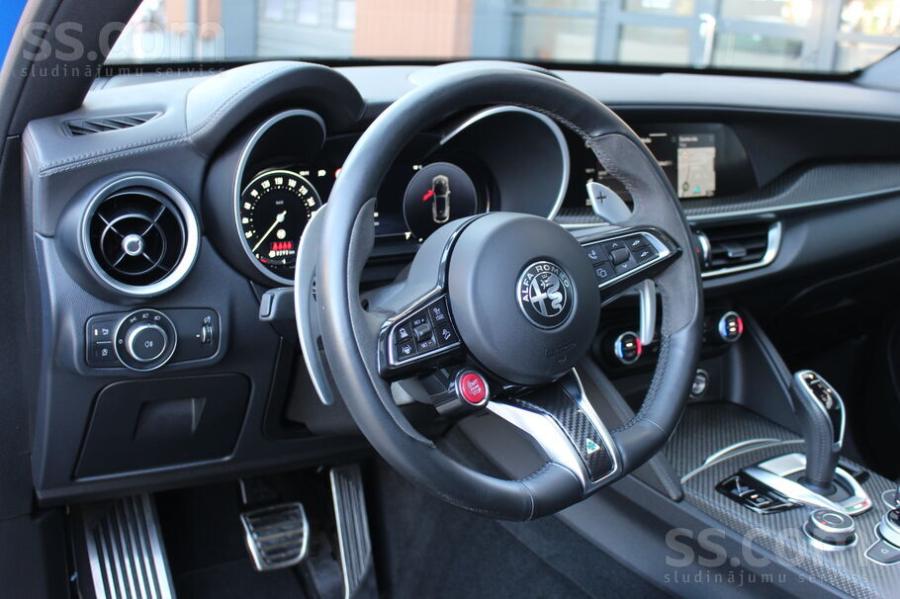 Blue Alfa Romeo Stelvio 2024 in Riga, with an engine capacity of 2.90 L and mileage of 40 thousand km for 68580 €, photo 9 on AUTOMOTO.COM.LV