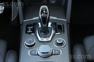 Blue Alfa Romeo Stelvio 2024 in Riga, with an engine capacity of 2.90 L and mileage of 40 thousand km for 68580 €, photo 18 on AUTOMOTO.COM.LV