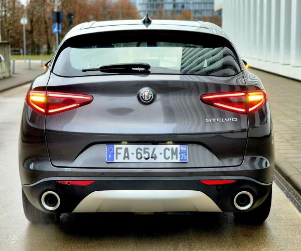 Brown Alfa Romeo Stelvio 2018 in Vilnius, with an engine capacity of 2.14 L and mileage of 167 thousand km for 13800 €, photo 7 on AUTOMOTO.COM.LV
