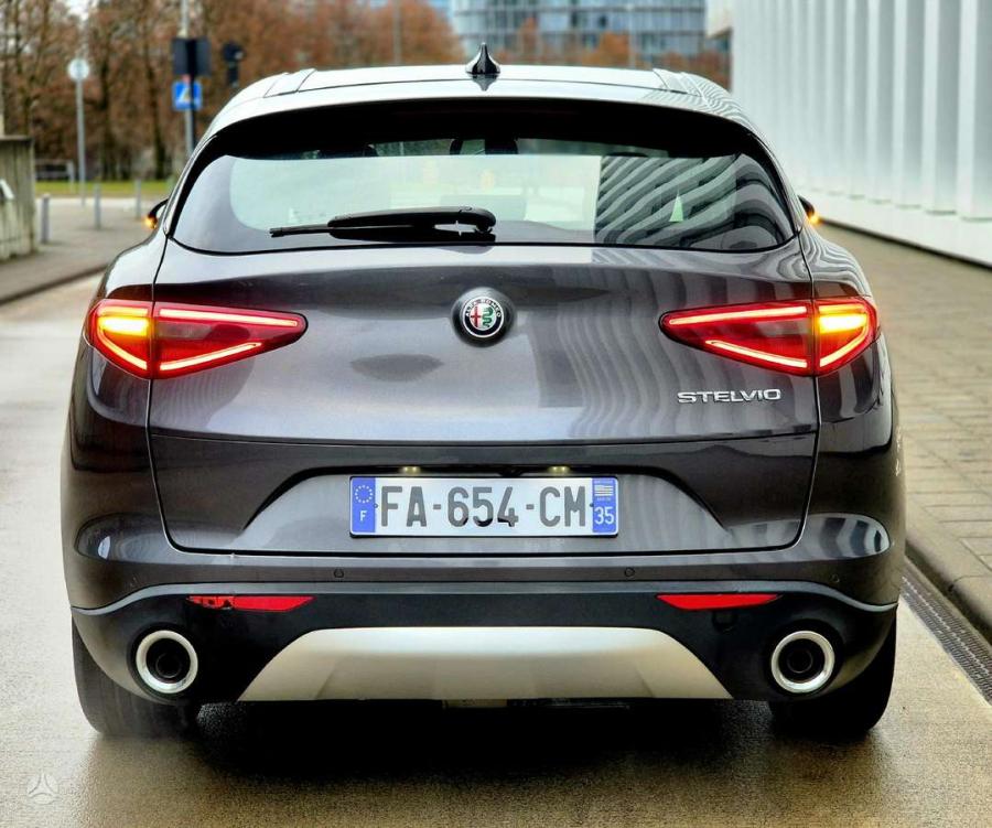 Brūns Alfa Romeo Stelvio 2018 Viļņa, ar dzinēja tilpumu 2.14 L un nobraukumu 167 tūkst. km par 13800 €, foto 7 vietnē AUTOMOTO.COM.LV