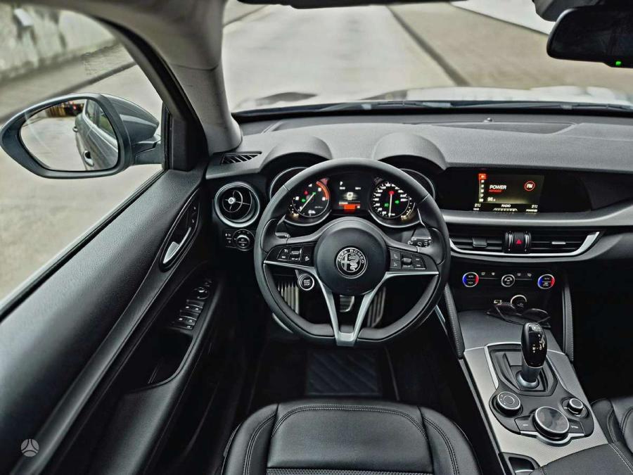 Brūns Alfa Romeo Stelvio 2018 Viļņa, ar dzinēja tilpumu 2.14 L un nobraukumu 167 tūkst. km par 13800 €, foto 24 vietnē AUTOMOTO.COM.LV