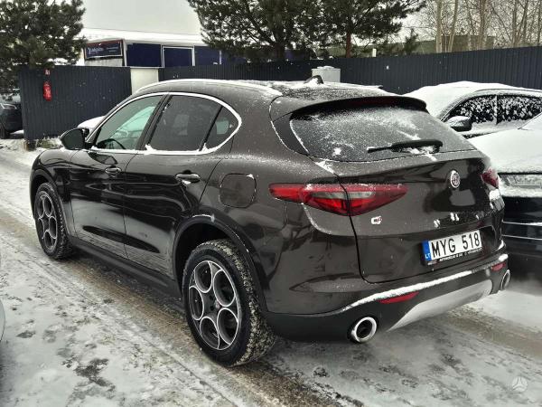 Brown Alfa Romeo Stelvio 2018 in Vilnius, with an engine capacity of 2.00 L and mileage of 147 thousand km for 16999 €, photo 3 on AUTOMOTO.COM.LV