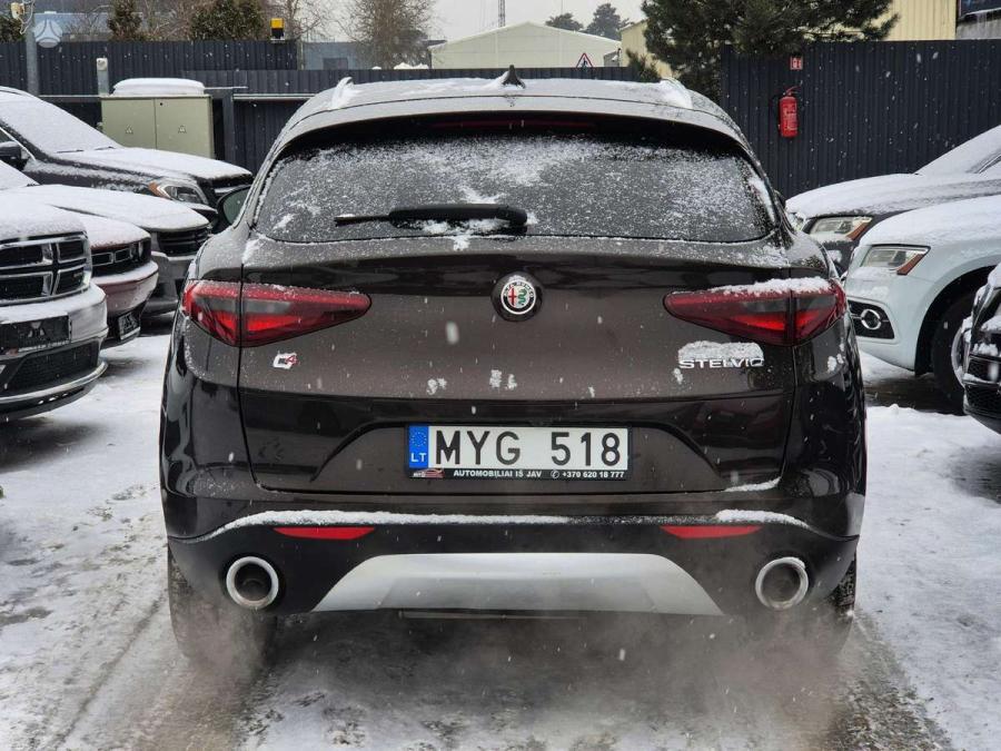 Brūns Alfa Romeo Stelvio 2018 Viļņa, ar dzinēja tilpumu 2.00 L un nobraukumu 147 tūkst. km par 16999 €, foto 4 vietnē AUTOMOTO.COM.LV