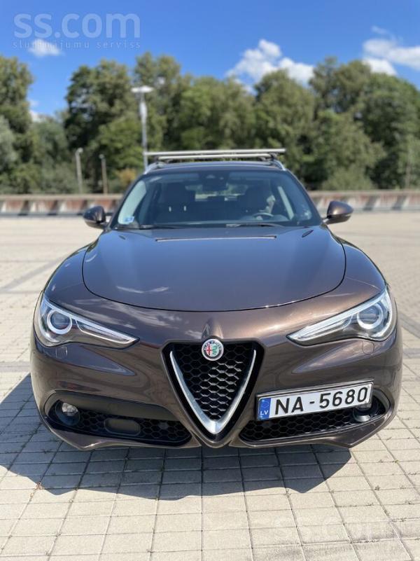 Brown Alfa Romeo Stelvio 2018 in Riga, with an engine capacity of 2.20 L and mileage of 195 thousand km for 16500 €, photo 2 on AUTOMOTO.COM.LV