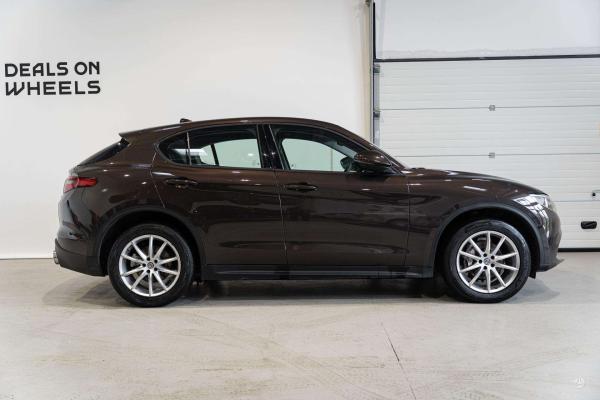 Brūns Alfa Romeo Stelvio 2020 Viļņa, ar dzinēja tilpumu 2.00 L un nobraukumu 49 tūkst. km par 23900 €, foto 4 vietnē AUTOMOTO.COM.LV