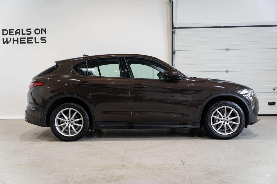 Brūns Alfa Romeo Stelvio 2020 Viļņa, ar dzinēja tilpumu 2.00 L un nobraukumu 49 tūkst. km par 23900 €, foto 4 vietnē AUTOMOTO.COM.LV