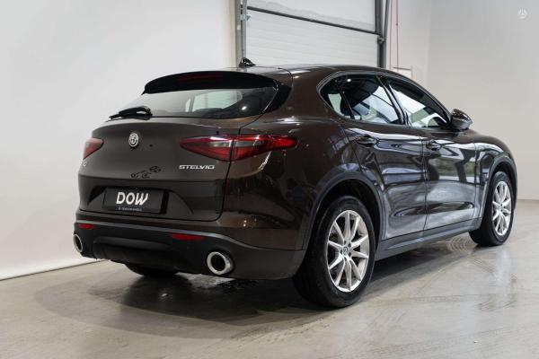 Brūns Alfa Romeo Stelvio 2020 Viļņa, ar dzinēja tilpumu 2.00 L un nobraukumu 49 tūkst. km par 23900 €, foto 6 vietnē AUTOMOTO.COM.LV