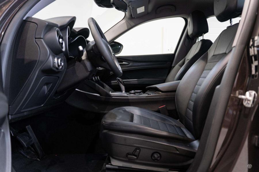 Brūns Alfa Romeo Stelvio 2020 Viļņa, ar dzinēja tilpumu 2.00 L un nobraukumu 49 tūkst. km par 23900 €, foto 13 vietnē AUTOMOTO.COM.LV