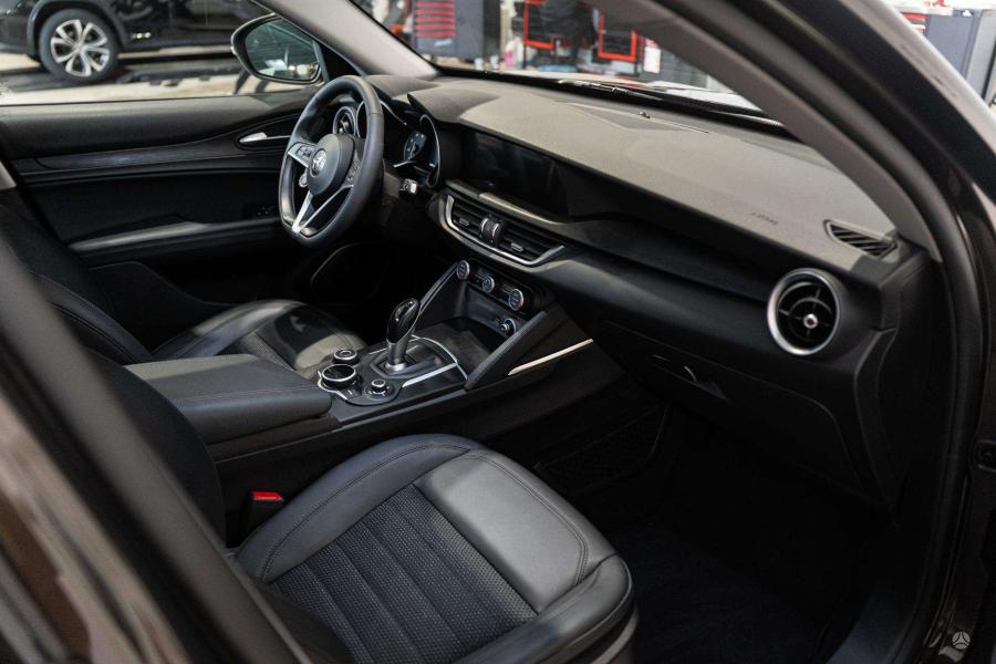 Brūns Alfa Romeo Stelvio 2020 Viļņa, ar dzinēja tilpumu 2.00 L un nobraukumu 49 tūkst. km par 23900 €, foto 21 vietnē AUTOMOTO.COM.LV