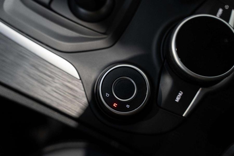 Brūns Alfa Romeo Stelvio 2020 Viļņa, ar dzinēja tilpumu 2.00 L un nobraukumu 49 tūkst. km par 23900 €, foto 24 vietnē AUTOMOTO.COM.LV