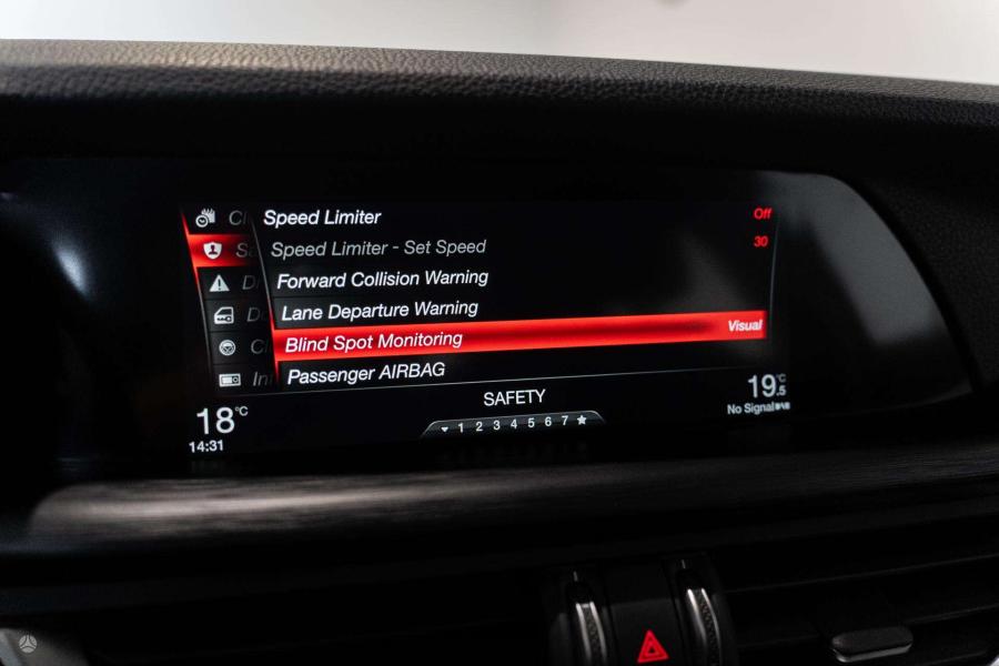 Brūns Alfa Romeo Stelvio 2020 Viļņa, ar dzinēja tilpumu 2.00 L un nobraukumu 49 tūkst. km par 23900 €, foto 25 vietnē AUTOMOTO.COM.LV