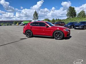 Alfa Romeo Stelvio 2018 in Vilnius, with an engine capacity of 2.00 L and mileage of 217 thousand km for 12900 €, photo 4 on AUTOMOTO.COM.LV