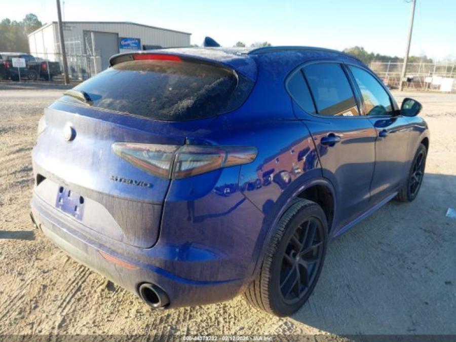 Alfa Romeo Stelvio 2021 in Klaipeda, with an engine capacity of 0.00 L and mileage of 0 thousand km for 7000 €, photo 5 on AUTOMOTO.COM.LV