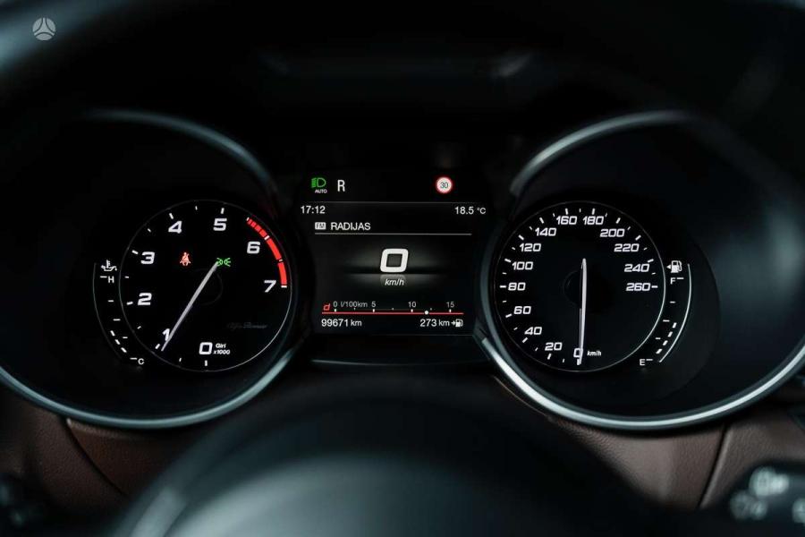 Zaļš Alfa Romeo Stelvio 2021 Viļņa, ar dzinēja tilpumu 2.00 L un nobraukumu 100 tūkst. km par 27500 €, foto 23 vietnē AUTOMOTO.COM.LV