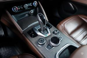 Zaļš Alfa Romeo Stelvio 2021 Viļņa, ar dzinēja tilpumu 2.00 L un nobraukumu 100 tūkst. km par 27500 €, foto 30 vietnē AUTOMOTO.COM.LV
