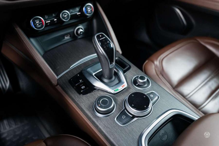 Zaļš Alfa Romeo Stelvio 2021 Viļņa, ar dzinēja tilpumu 2.00 L un nobraukumu 100 tūkst. km par 27500 €, foto 30 vietnē AUTOMOTO.COM.LV