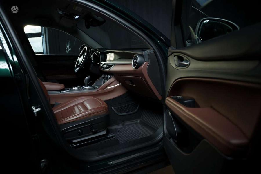 Zaļš Alfa Romeo Stelvio 2021 Viļņa, ar dzinēja tilpumu 2.00 L un nobraukumu 100 tūkst. km par 27500 €, foto 31 vietnē AUTOMOTO.COM.LV
