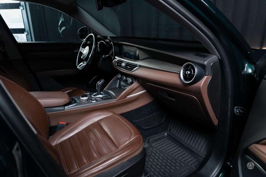 Zaļš Alfa Romeo Stelvio 2021 Viļņa, ar dzinēja tilpumu 2.00 L un nobraukumu 100 tūkst. km par 27500 €, foto 32 vietnē AUTOMOTO.COM.LV