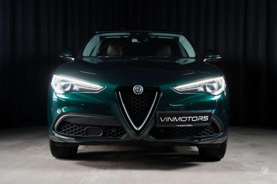 Green Alfa Romeo Stelvio 2021 in Vilnius, with an engine capacity of 2.00 L and mileage of 100 thousand km for 26999 €, photo 3 on AUTOMOTO.COM.LV