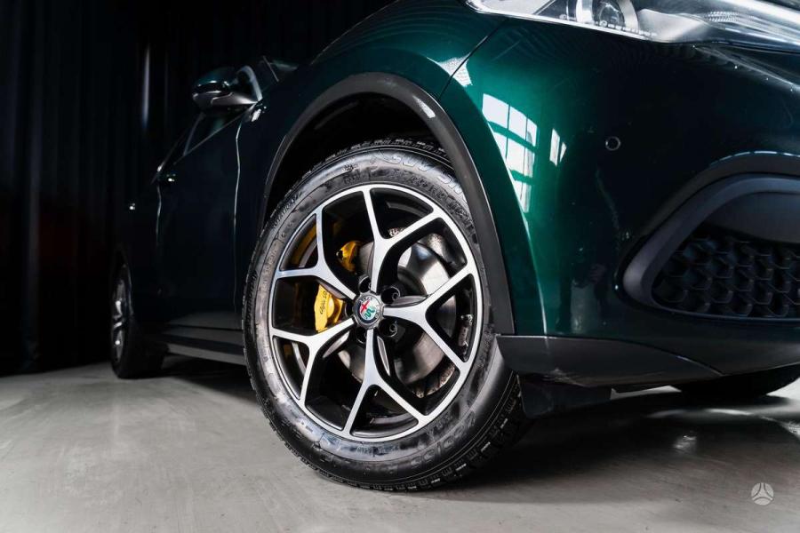 Green Alfa Romeo Stelvio 2021 in Vilnius, with an engine capacity of 2.00 L and mileage of 100 thousand km for 26999 €, photo 11 on AUTOMOTO.COM.LV