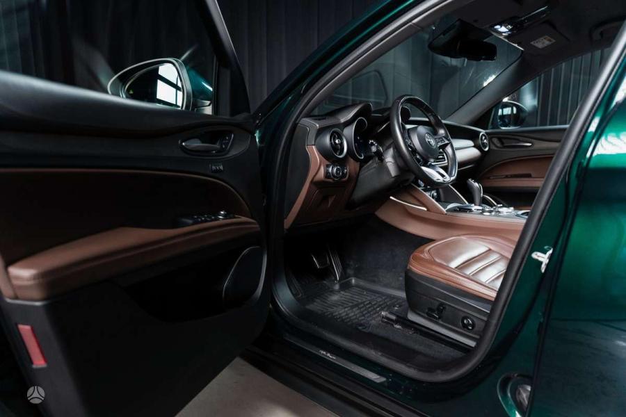 Green Alfa Romeo Stelvio 2021 in Vilnius, with an engine capacity of 2.00 L and mileage of 100 thousand km for 26999 €, photo 19 on AUTOMOTO.COM.LV