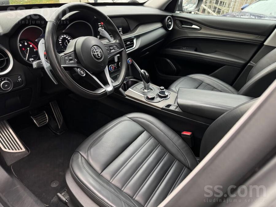Pelēks Alfa Romeo Stelvio 2017 Rīga, ar dzinēja tilpumu 2.00 L un nobraukumu 159 tūkst. km par 21300 €, foto 9 vietnē AUTOMOTO.COM.LV