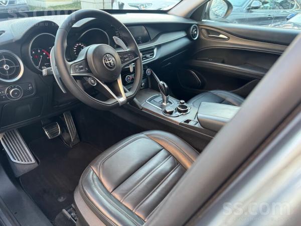 Grey Alfa Romeo Stelvio 2017 in Riga, with an engine capacity of 2.00 L and mileage of 151 thousand km for 22300 €, photo 9 on AUTOMOTO.COM.LV
