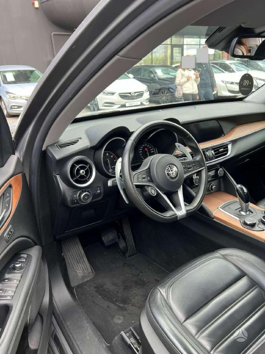 Pelēks Alfa Romeo Stelvio 2017 Viļņa, ar dzinēja tilpumu 2.00 L un nobraukumu 150 tūkst. km par 18500 €, foto 5 vietnē AUTOMOTO.COM.LV