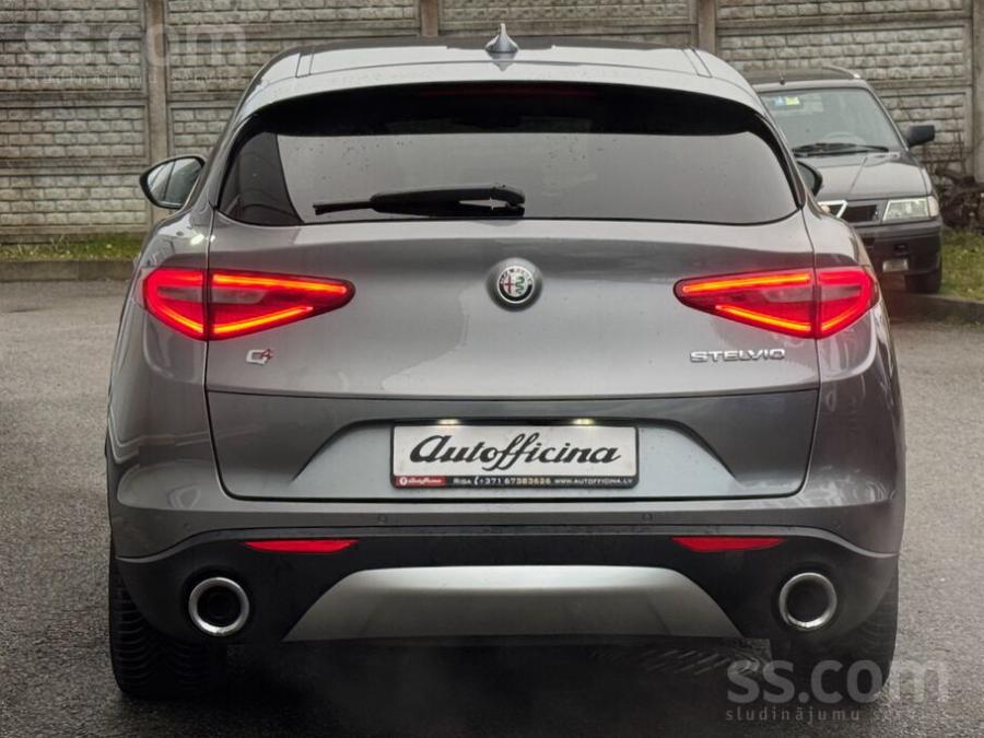 Grey Alfa Romeo Stelvio 2017 in Riga, with an engine capacity of 2.00 L and mileage of 159 thousand km for 19900 €, photo 7 on AUTOMOTO.COM.LV