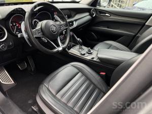 Grey Alfa Romeo Stelvio 2017 in Riga, with an engine capacity of 2.00 L and mileage of 159 thousand km for 19900 €, photo 10 on AUTOMOTO.COM.LV