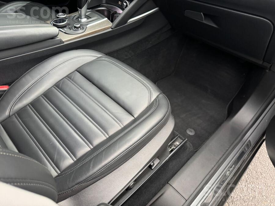 Grey Alfa Romeo Stelvio 2017 in Riga, with an engine capacity of 2.00 L and mileage of 159 thousand km for 19900 €, photo 15 on AUTOMOTO.COM.LV