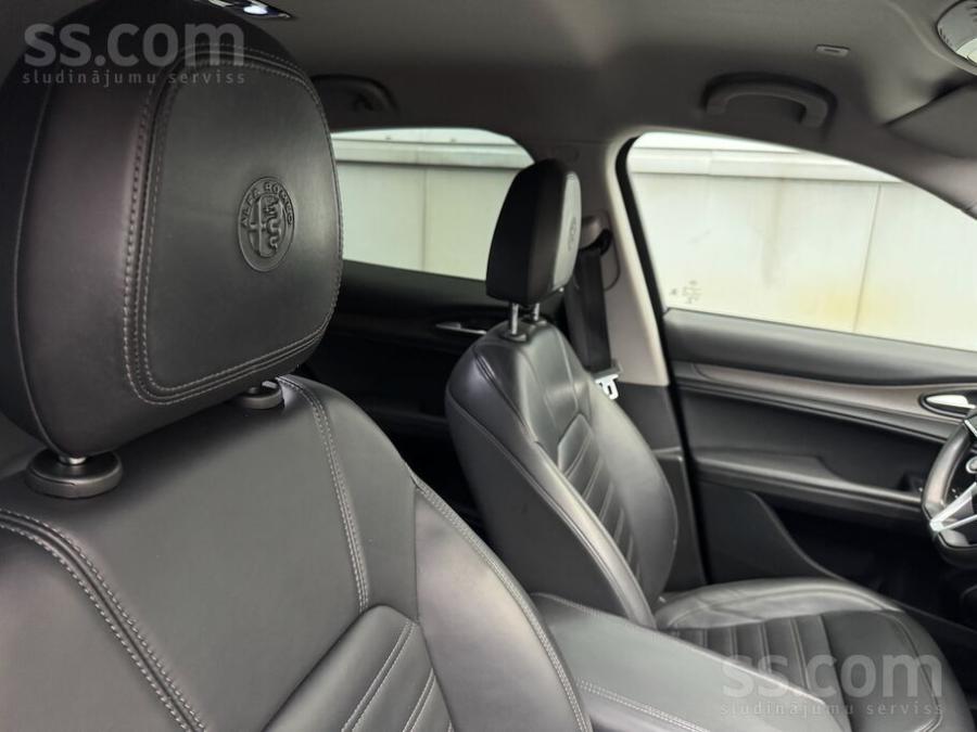 Grey Alfa Romeo Stelvio 2017 in Riga, with an engine capacity of 2.00 L and mileage of 159 thousand km for 19900 €, photo 19 on AUTOMOTO.COM.LV