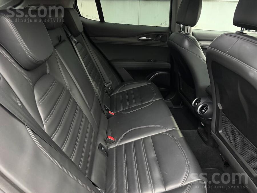 Grey Alfa Romeo Stelvio 2017 in Riga, with an engine capacity of 2.00 L and mileage of 159 thousand km for 19900 €, photo 21 on AUTOMOTO.COM.LV