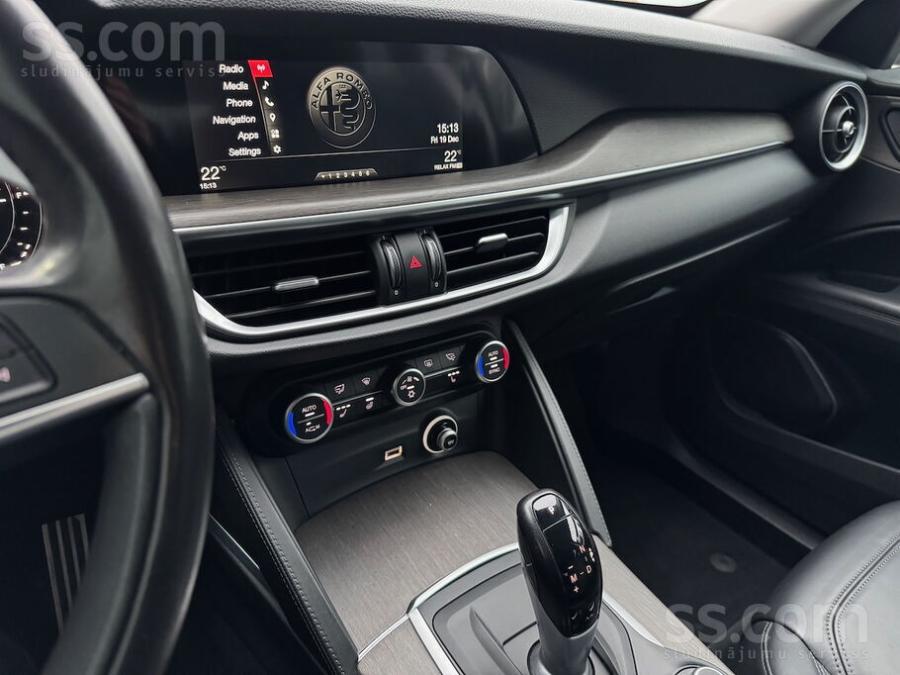 Grey Alfa Romeo Stelvio 2017 in Riga, with an engine capacity of 2.00 L and mileage of 159 thousand km for 19900 €, photo 25 on AUTOMOTO.COM.LV