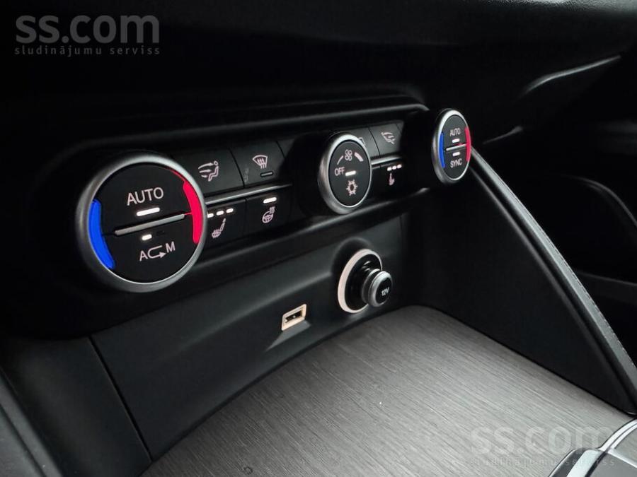 Grey Alfa Romeo Stelvio 2017 in Riga, with an engine capacity of 2.00 L and mileage of 159 thousand km for 19900 €, photo 26 on AUTOMOTO.COM.LV