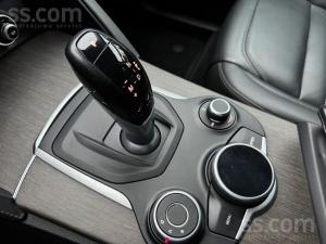 Grey Alfa Romeo Stelvio 2017 in Riga, with an engine capacity of 2.00 L and mileage of 159 thousand km for 19900 €, photo 27 on AUTOMOTO.COM.LV